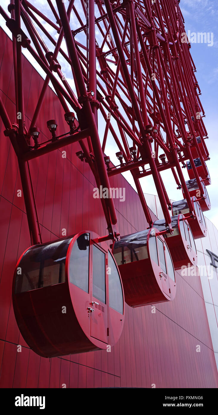 The red huge wheel ferris building in Japan Osaka Stock Photo - Alamy