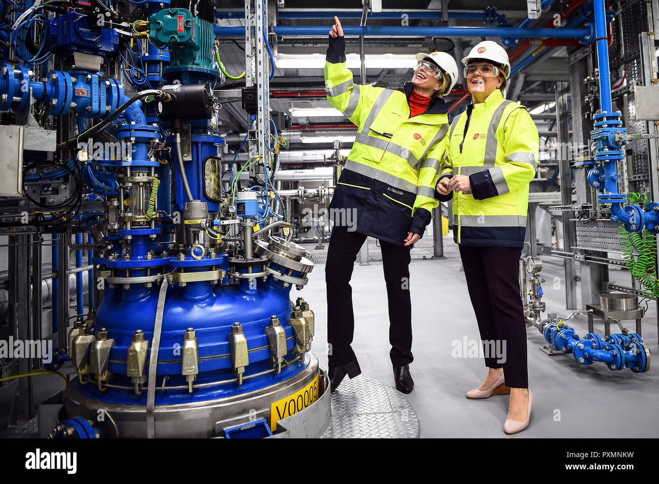 First Minister Nicola Sturgeon (right) talks with GlaxoSmithKline's ...