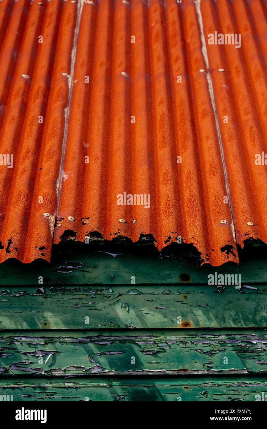 Rusty corrugated tin roof hi-res stock photography and images - Alamy