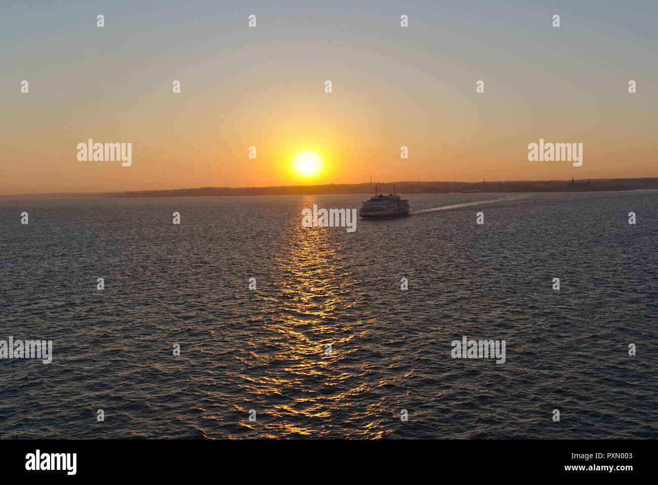 sun set in the sea Stock Photo - Alamy