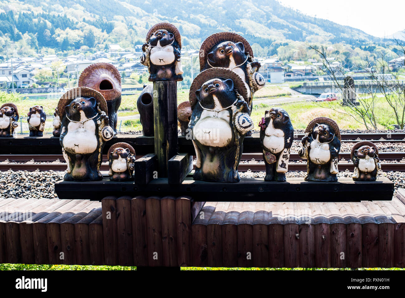 Tanuki sculpture hi-res stock photography and images - Alamy