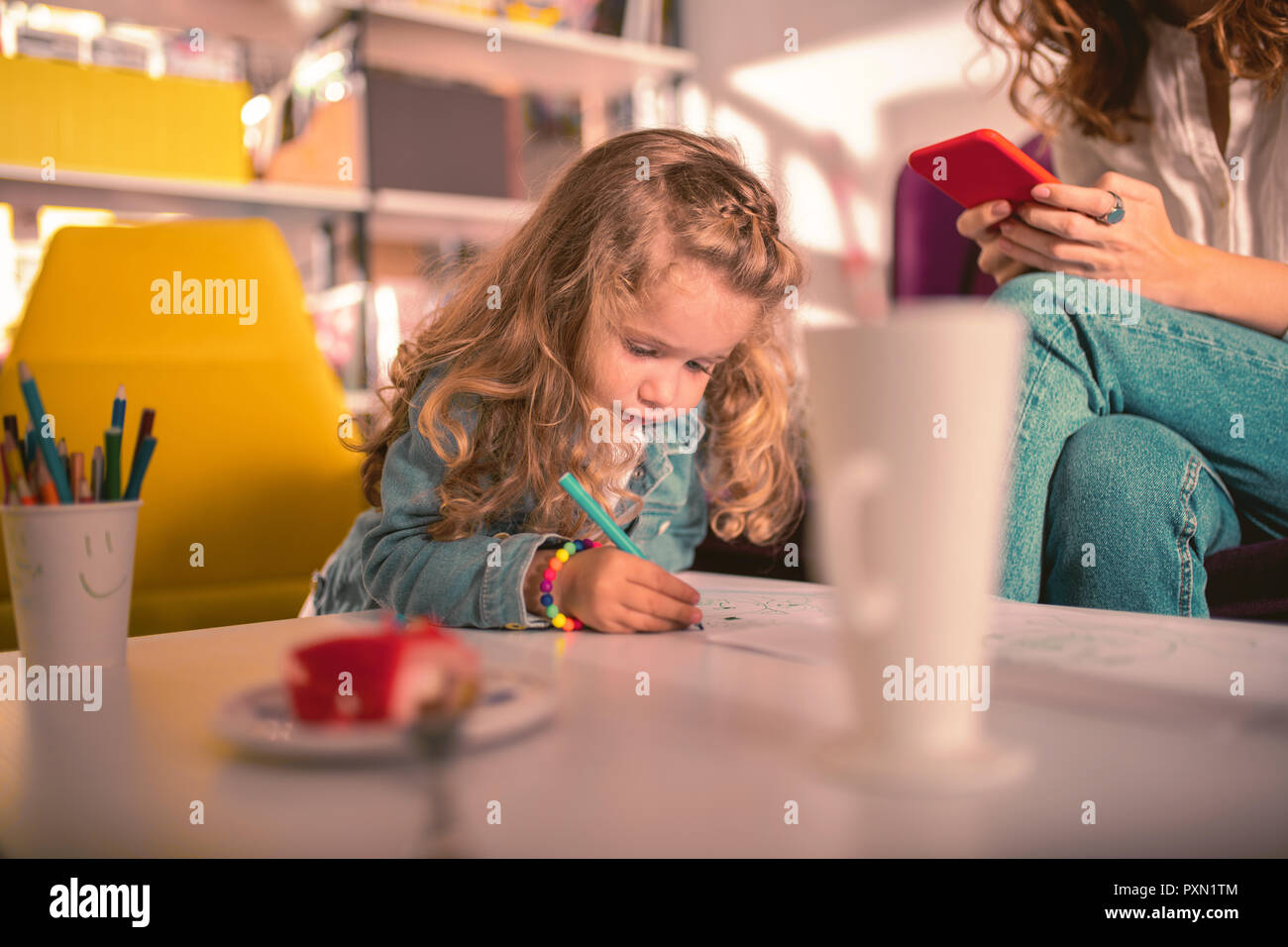 Drawing for mom hi-res stock photography and images - Alamy