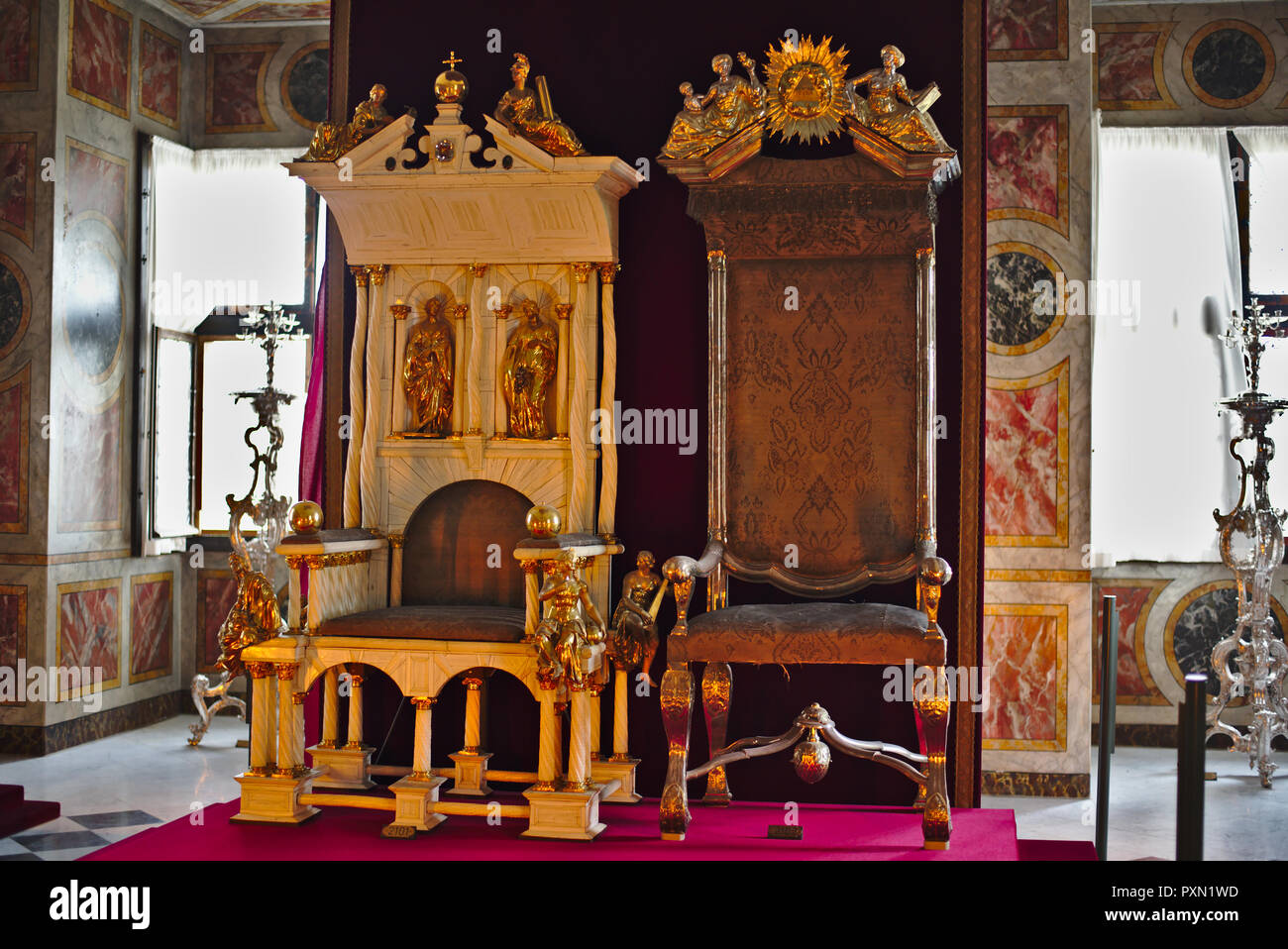 Grand throne room hi-res stock photography and images - Alamy