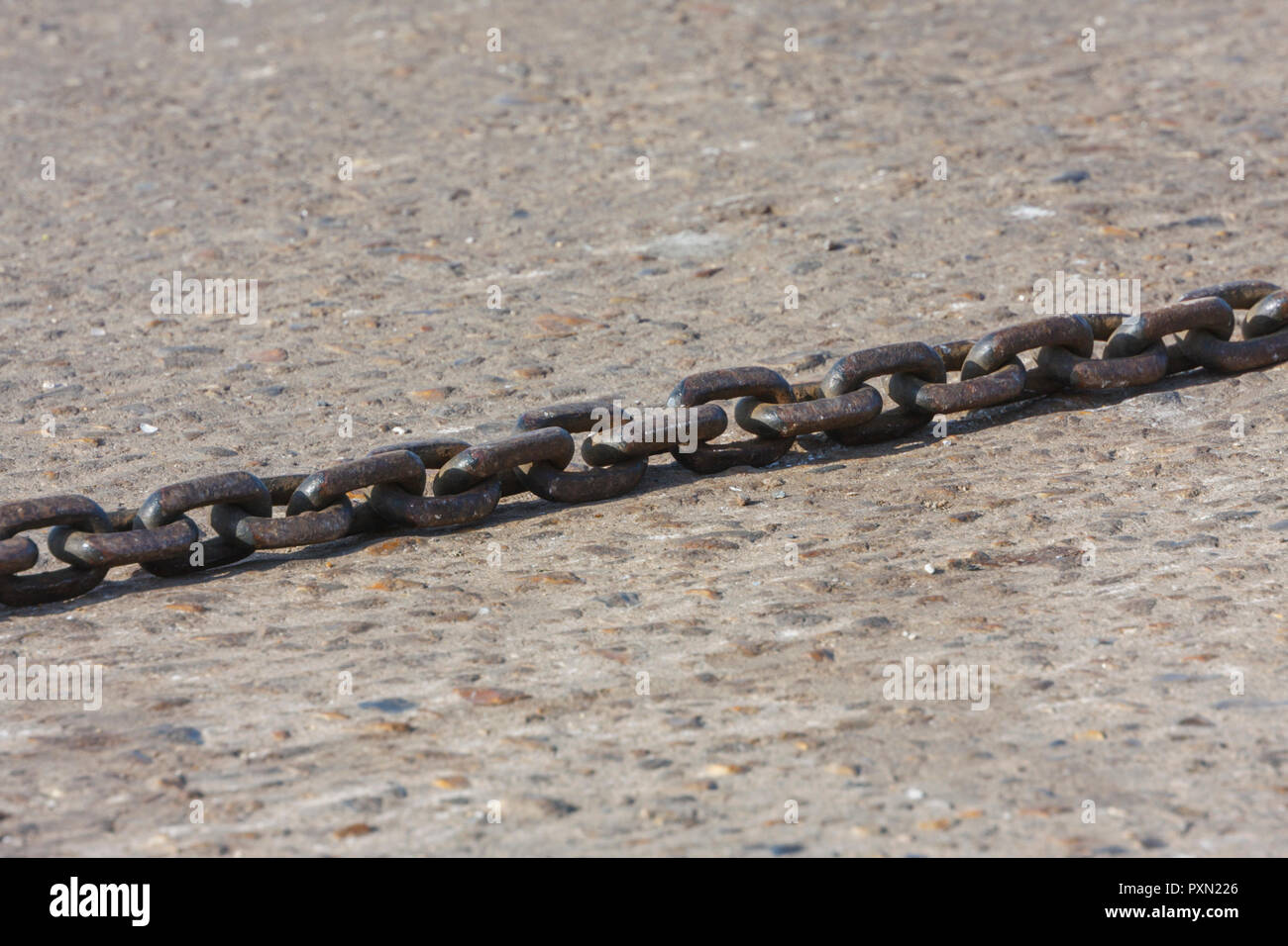 Heavy duty chain hi-res stock photography and images - Alamy