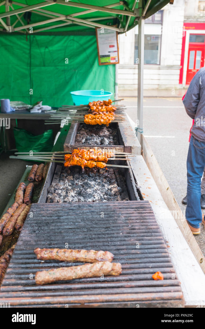 Men with aprons hi-res stock photography and images - Alamy