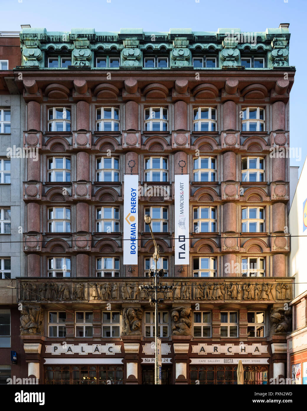 Cubist hi-res stock photography and images - Alamy