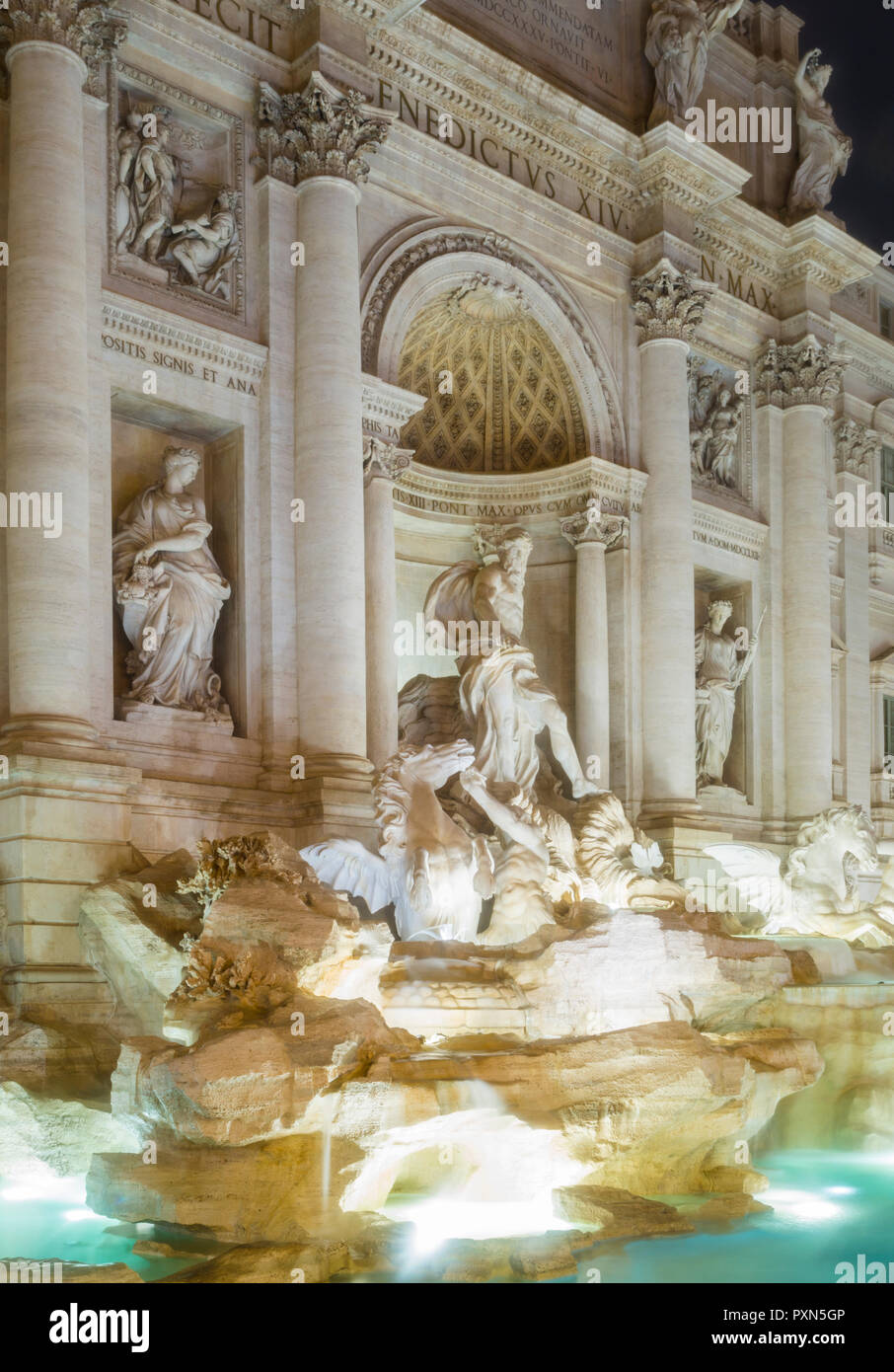 The trevi fountain fontana di trevi at night hi-res stock photography and images - Alamy