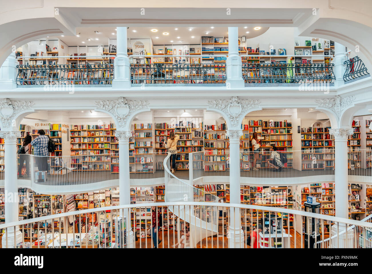 Stack of famous novels hi-res stock photography and images - Alamy