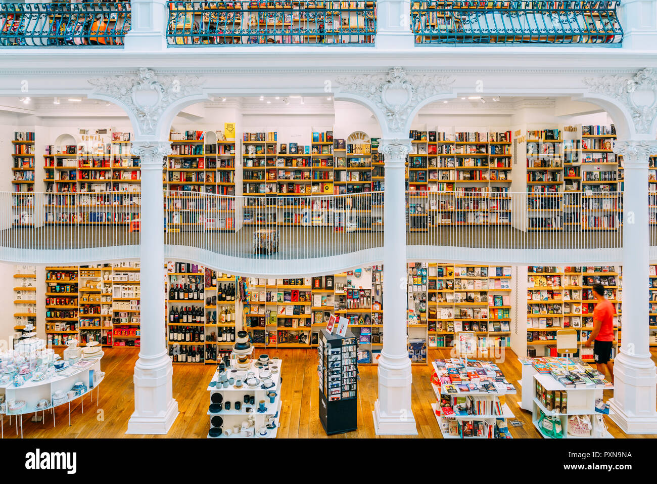 Stack of famous novels hi-res stock photography and images - Alamy