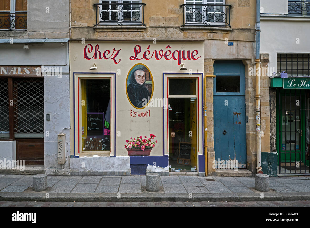 Rue saint julien le pauvre hi-res stock photography and images - Alamy