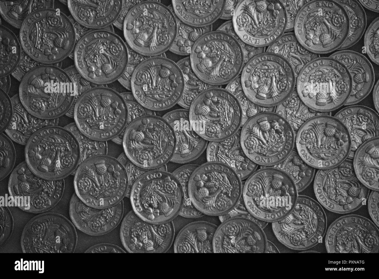 Uk One Pound Coins Black and White Stock Photos & Images - Alamy