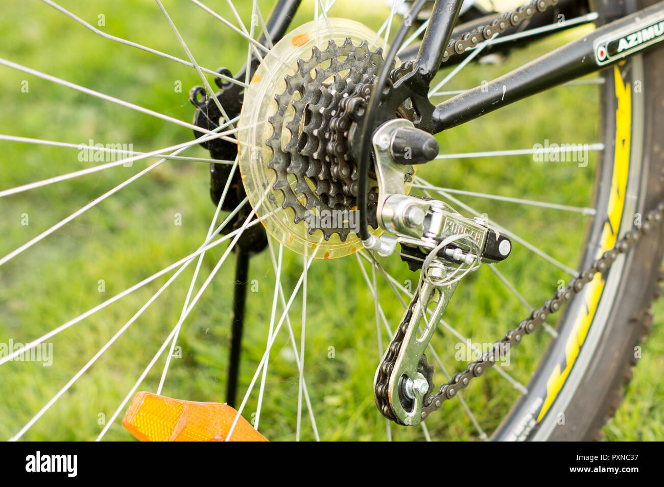 Wheel needles hi-res stock photography and images - Alamy