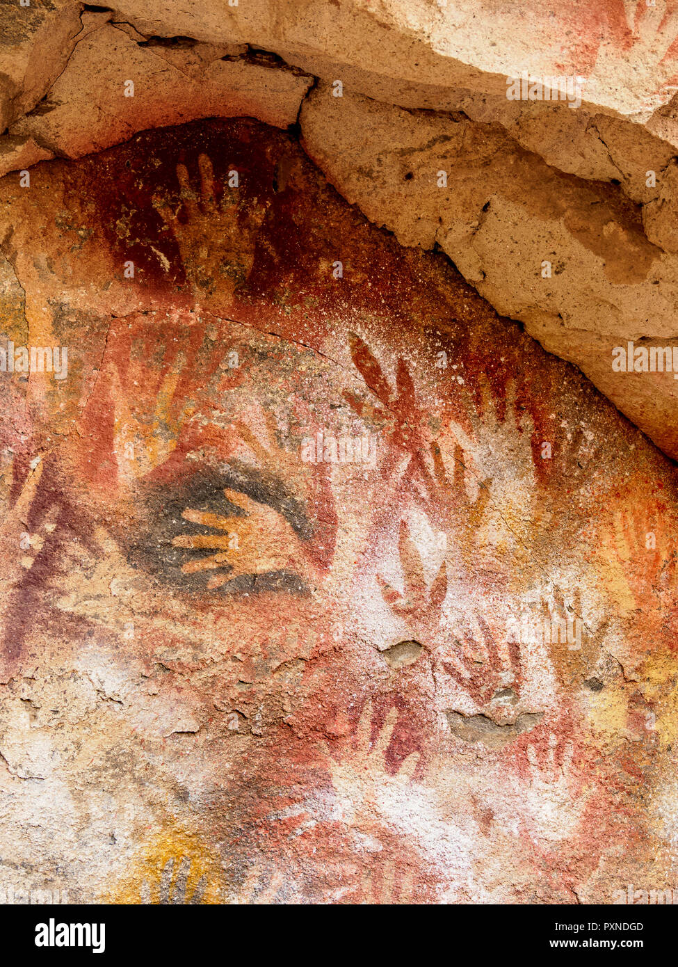 Cueva de las Manos, UNESCO World Heritage Site, Rio Pinturas Canyon ...