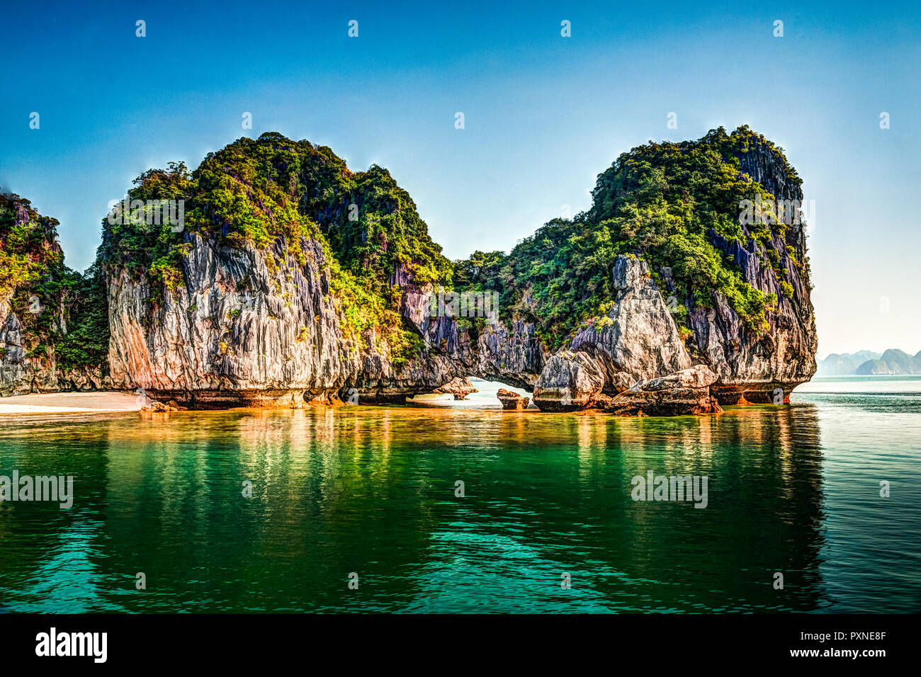 Halong bay junk sun hi-res stock photography and images - Alamy