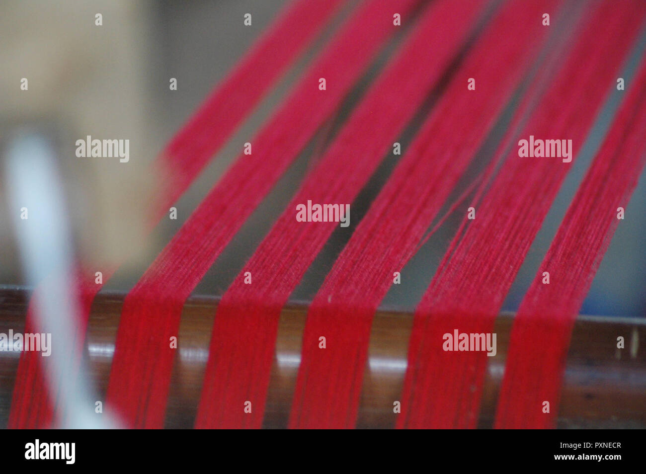 African weaving loom hi-res stock photography and images - Alamy