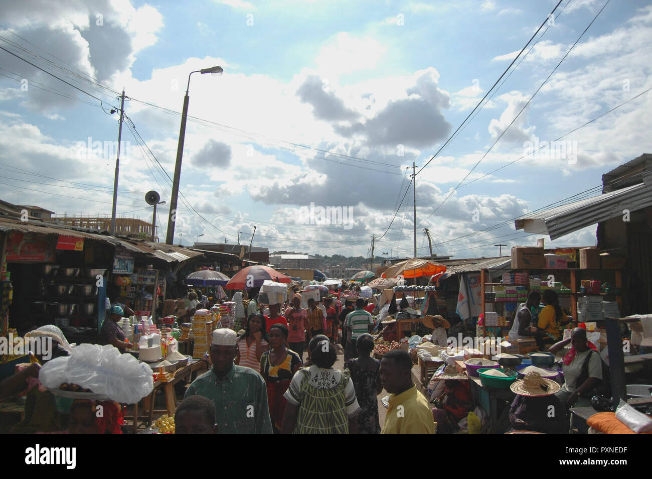 Kumasi market hi-res stock photography and images - Alamy