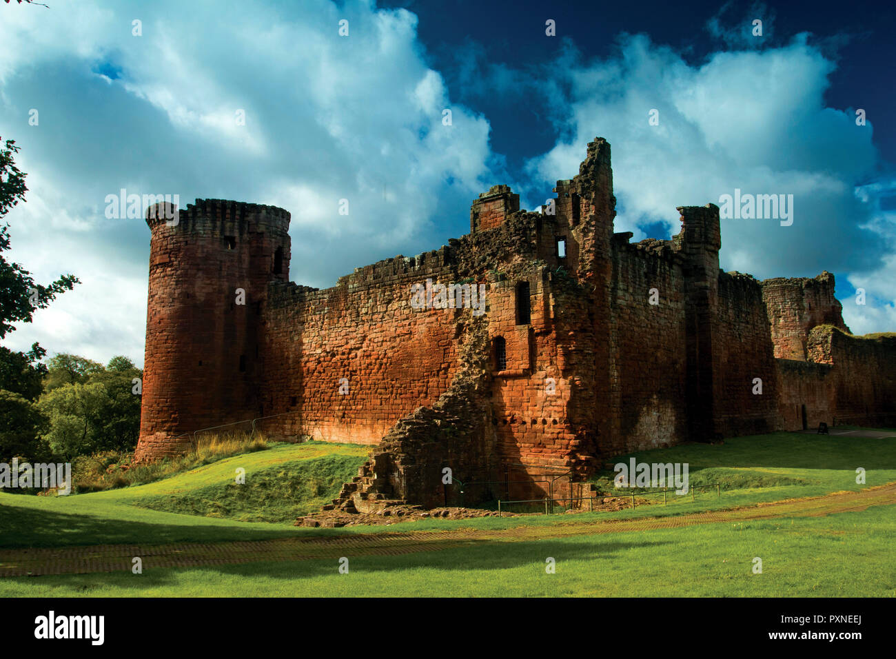 Bothwell castle hi-res stock photography and images - Alamy