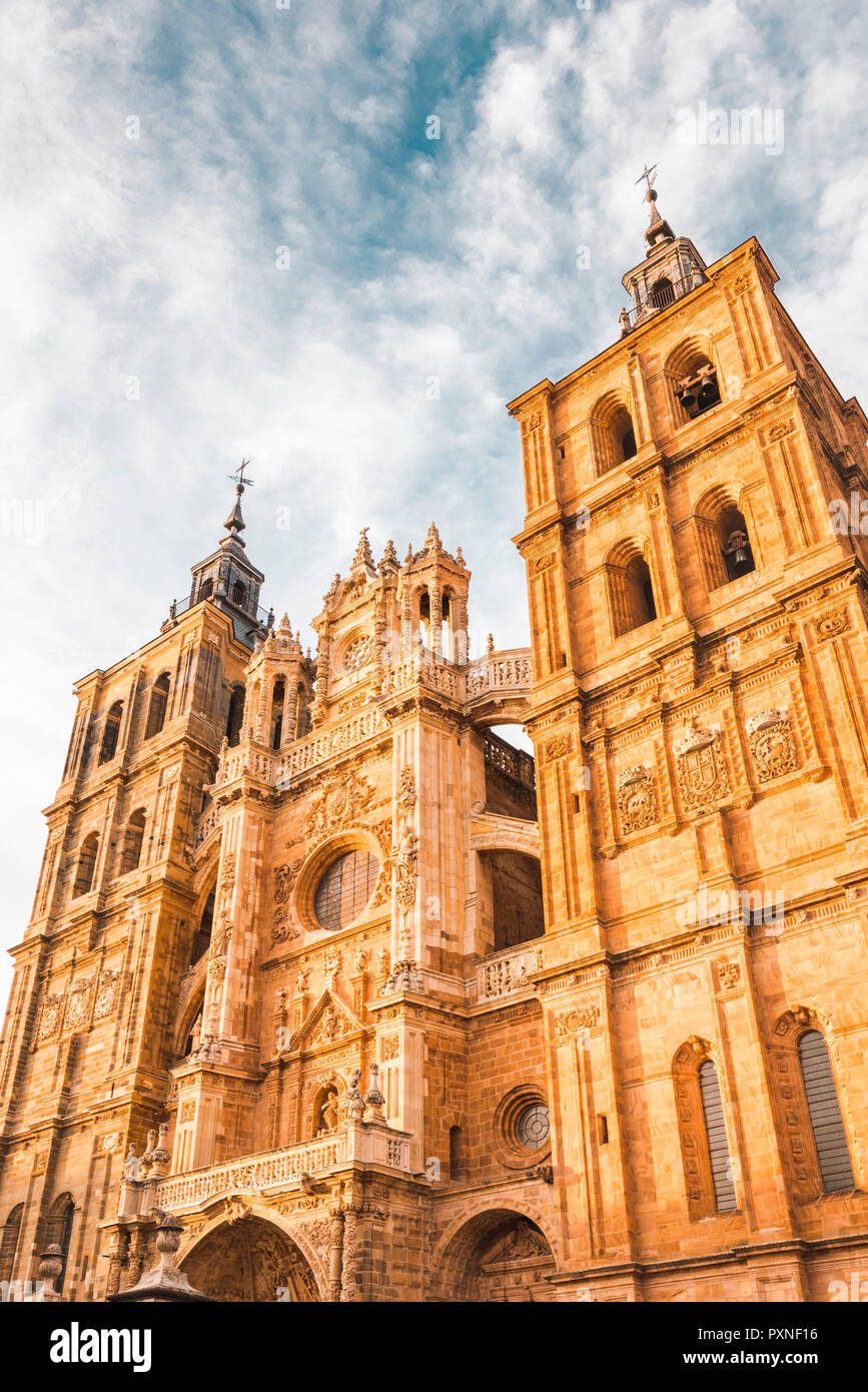 Catedral de astorga hi-res stock photography and images - Alamy