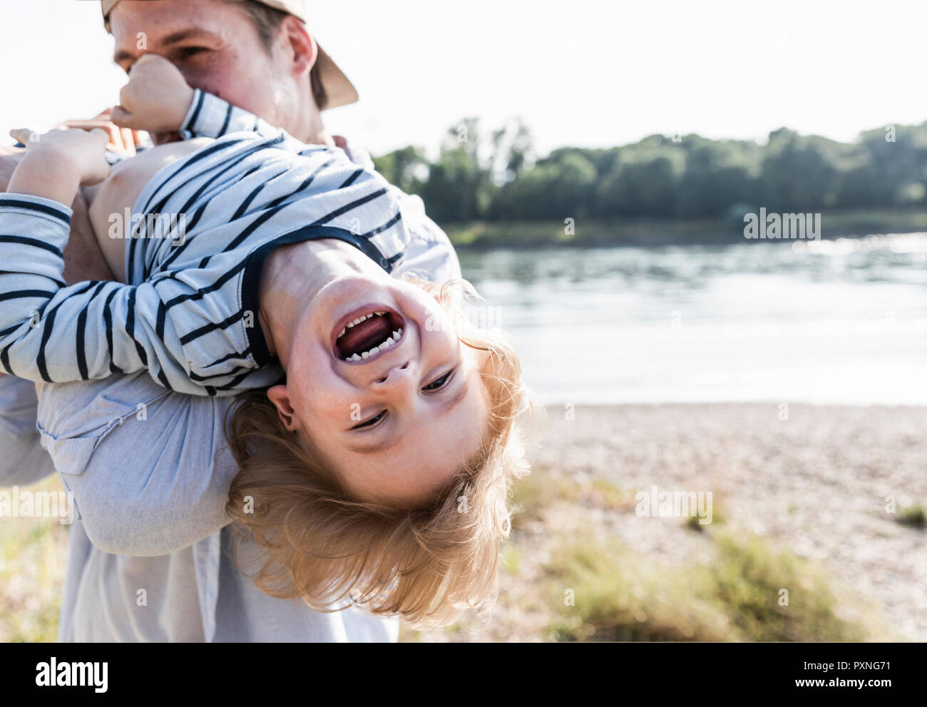 Father and son have fun hi-res stock photography and images - Alamy
