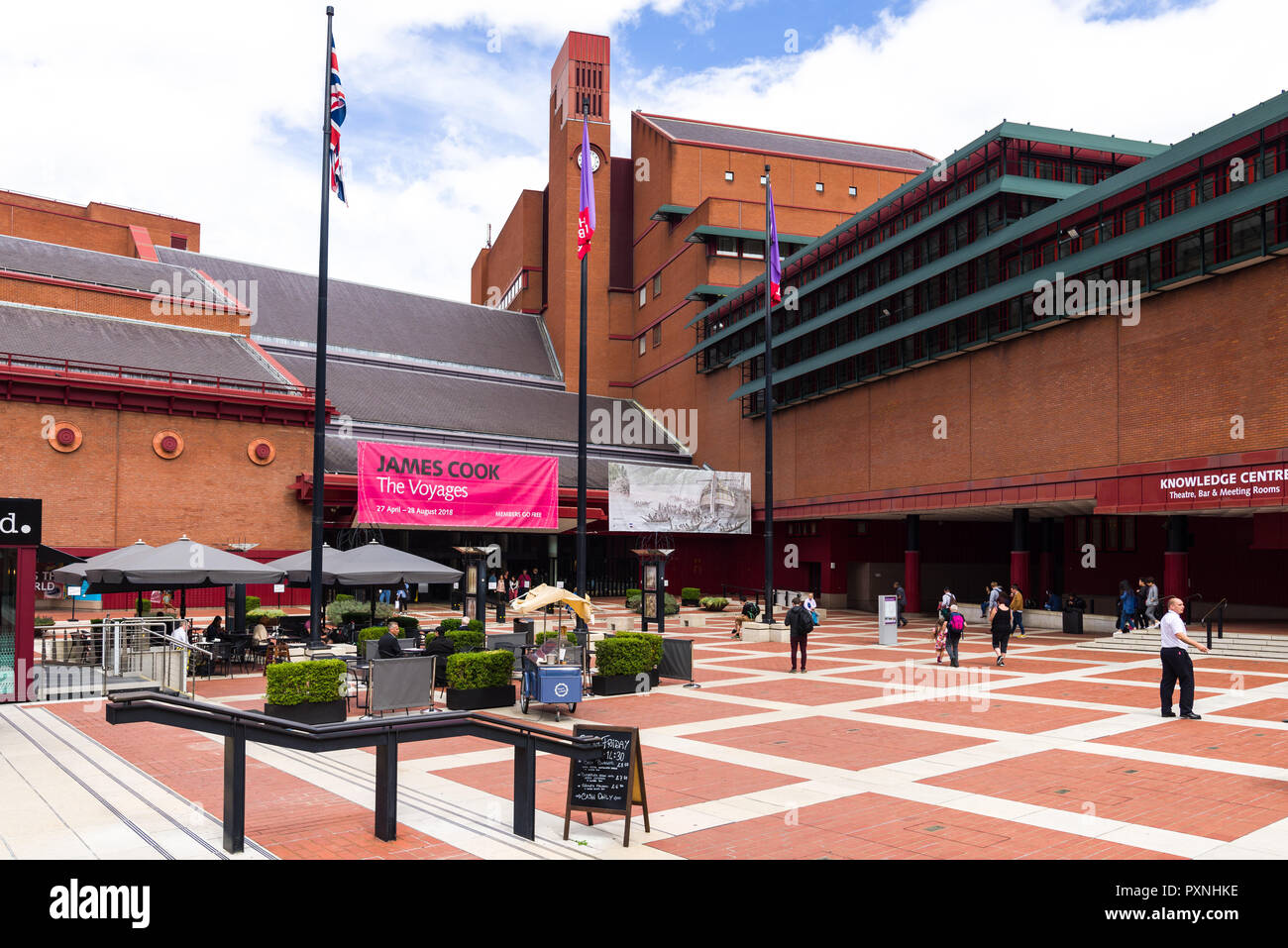 London courtyard exterior hi-res stock photography and images - Alamy