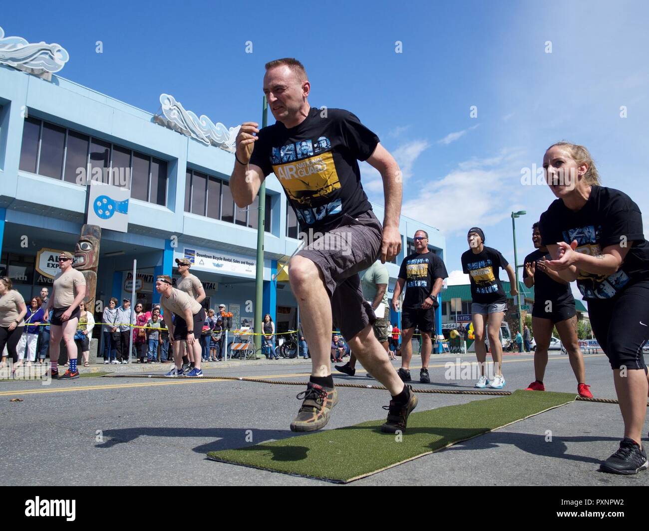 Cheered on by teammate Julie Bray, David Retherford, a member of the ...