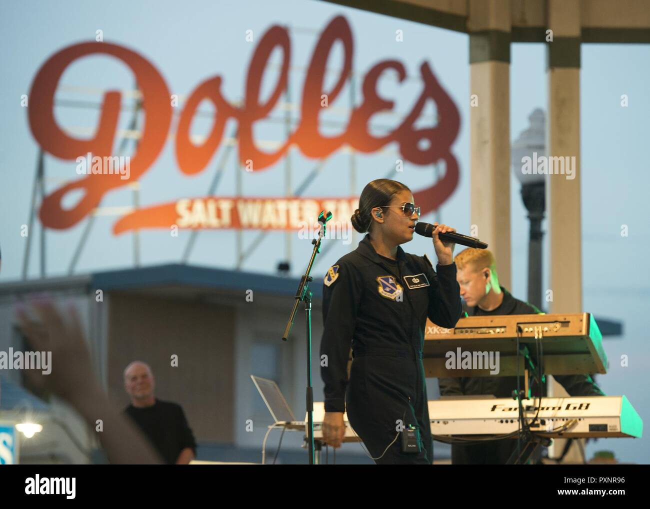 American bandstand tv hi-res stock photography and images - Alamy
