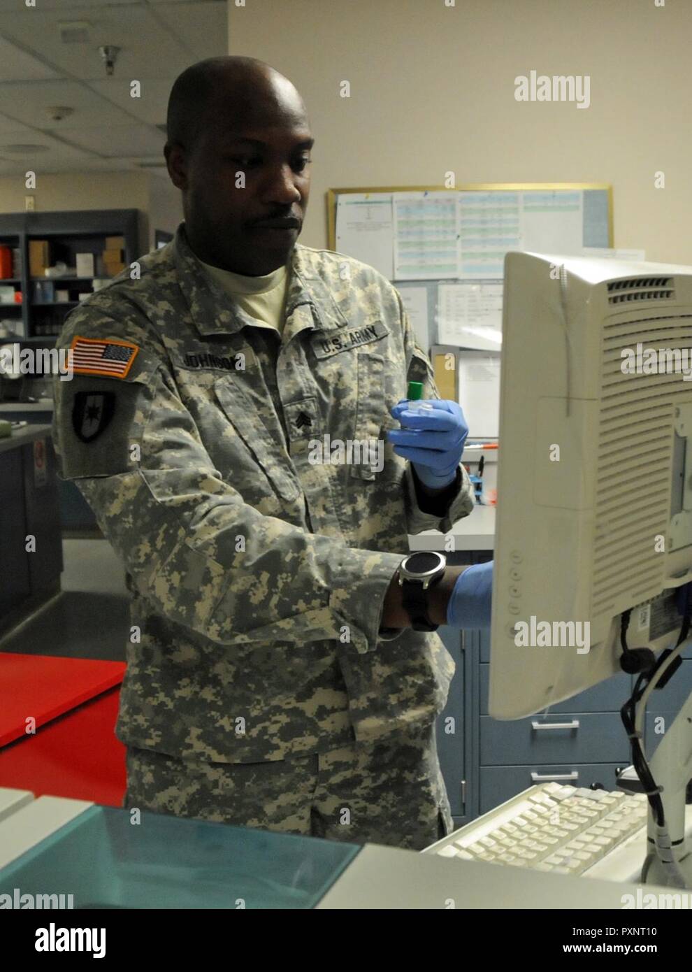 American soldiers in laboratory hi-res stock photography and images - Alamy