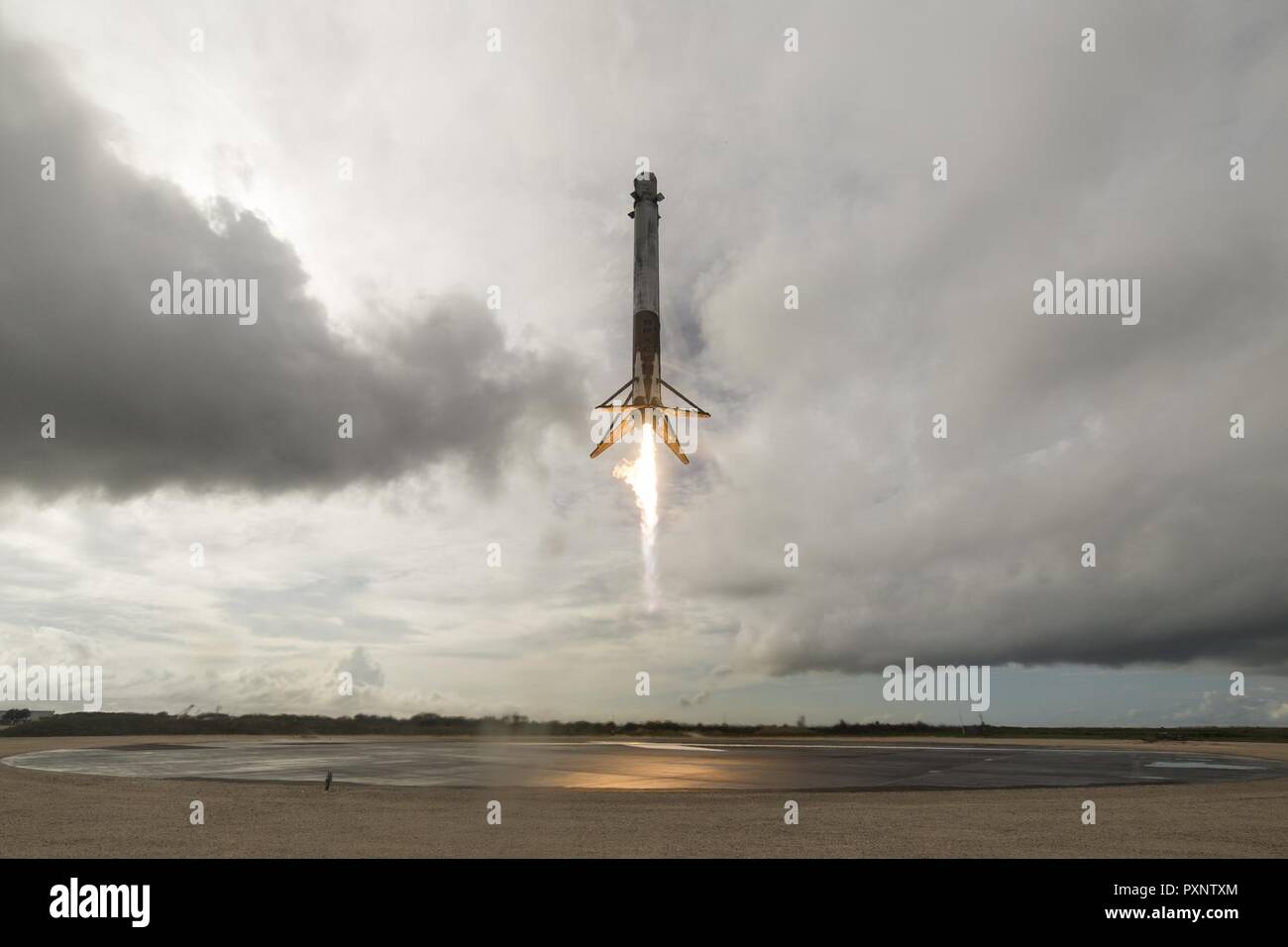 SpaceX Falcon 9's first stage booster lands successfully on Space ...