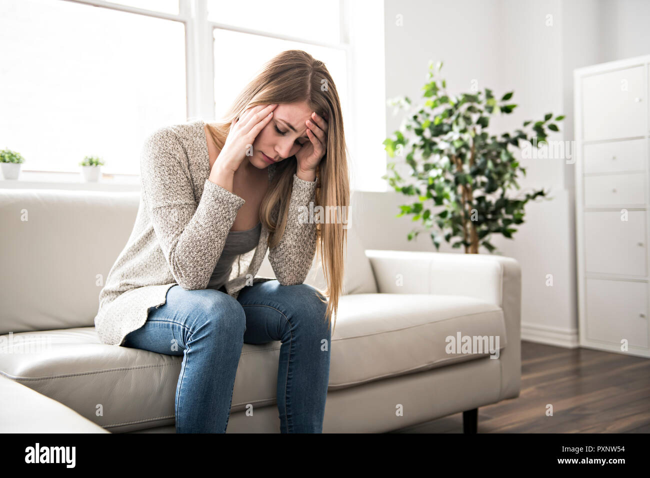 Handinhair hi-res stock photography and images - Alamy