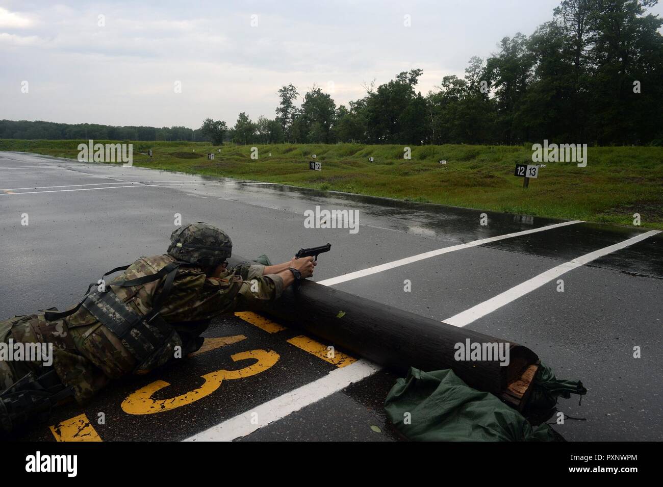 Combat pistol qualification course hi-res stock photography and images ...