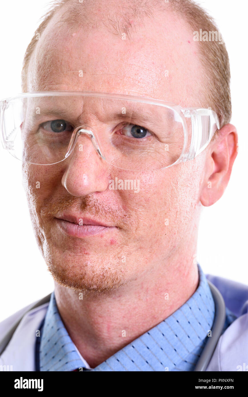 Doctor man wearing stethoscope hi-res stock photography and images - Alamy