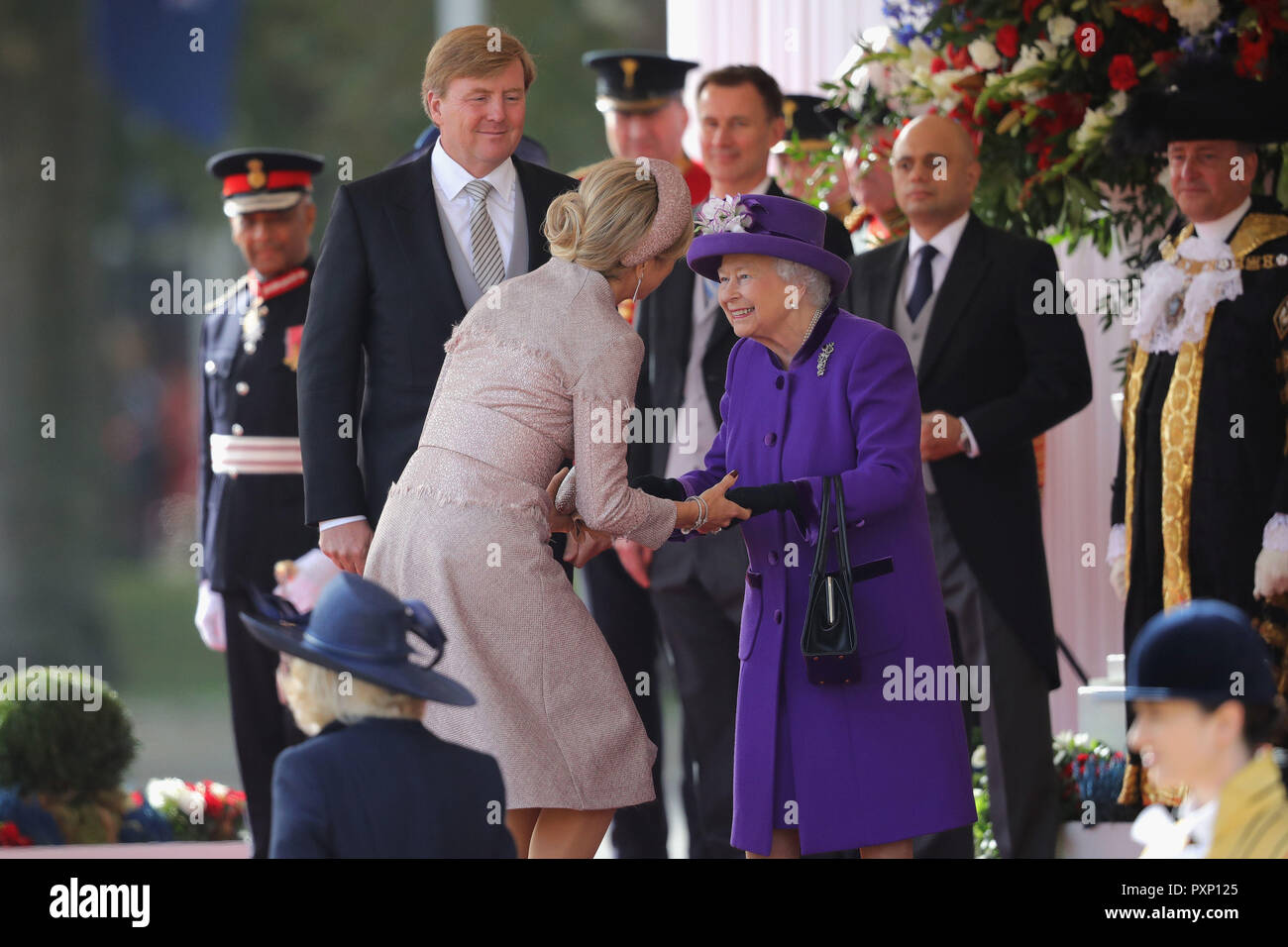 Queen elizabeth ii greets queen maxima netherlands hi-res stock ...
