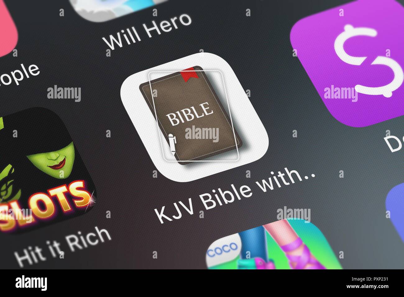Kjv bible with apocrypha kjva hi-res stock photography and images - Alamy