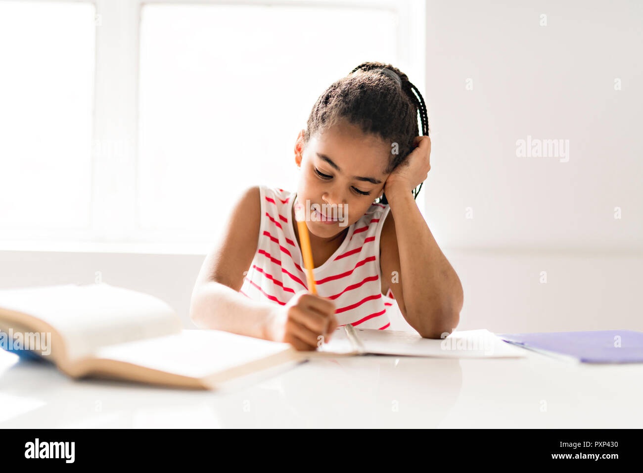 Black adolescent girl student hi-res stock photography and images - Alamy