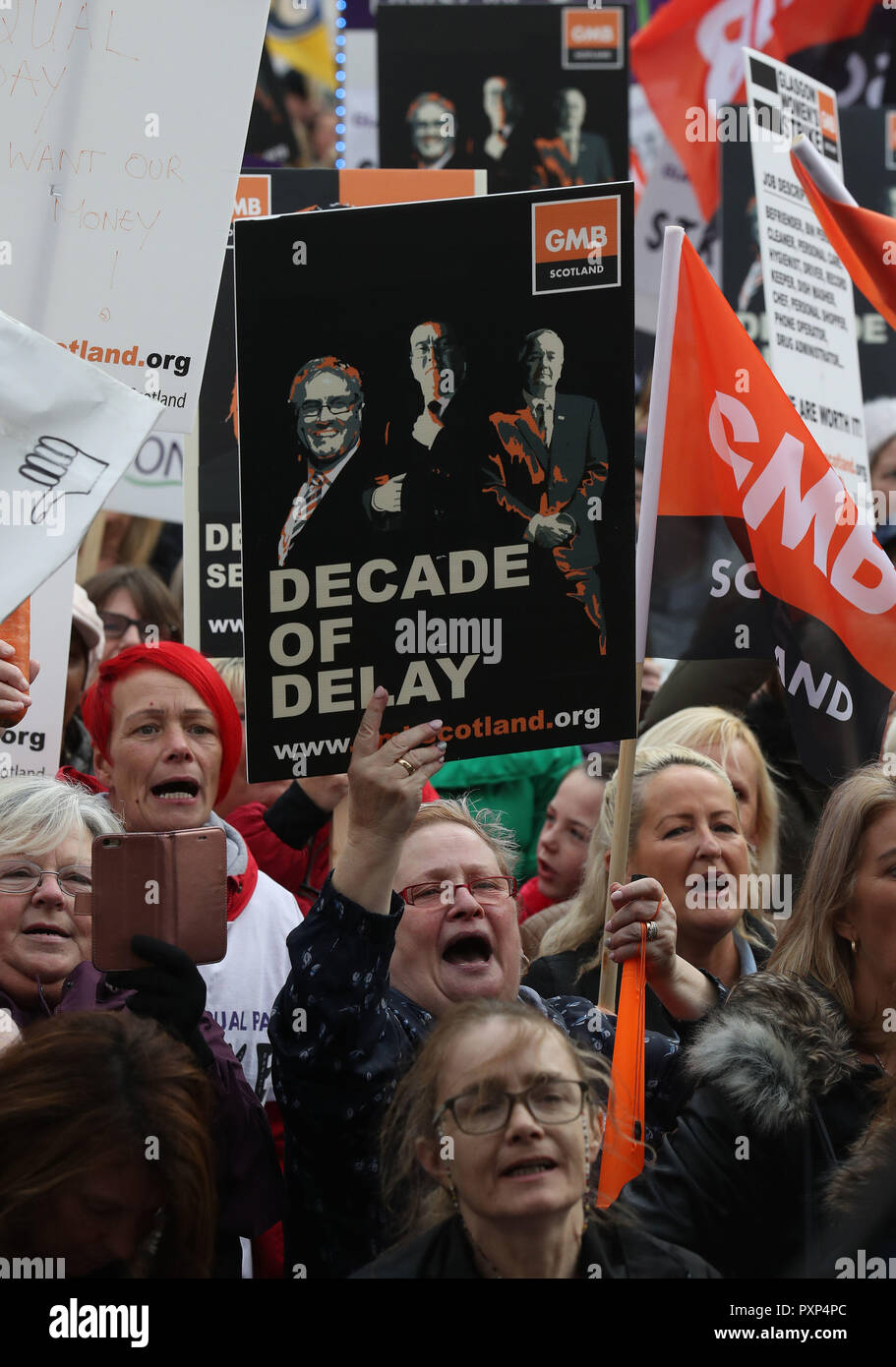 Strikers Outside Glasgow Councils City Chambers In George Square For A