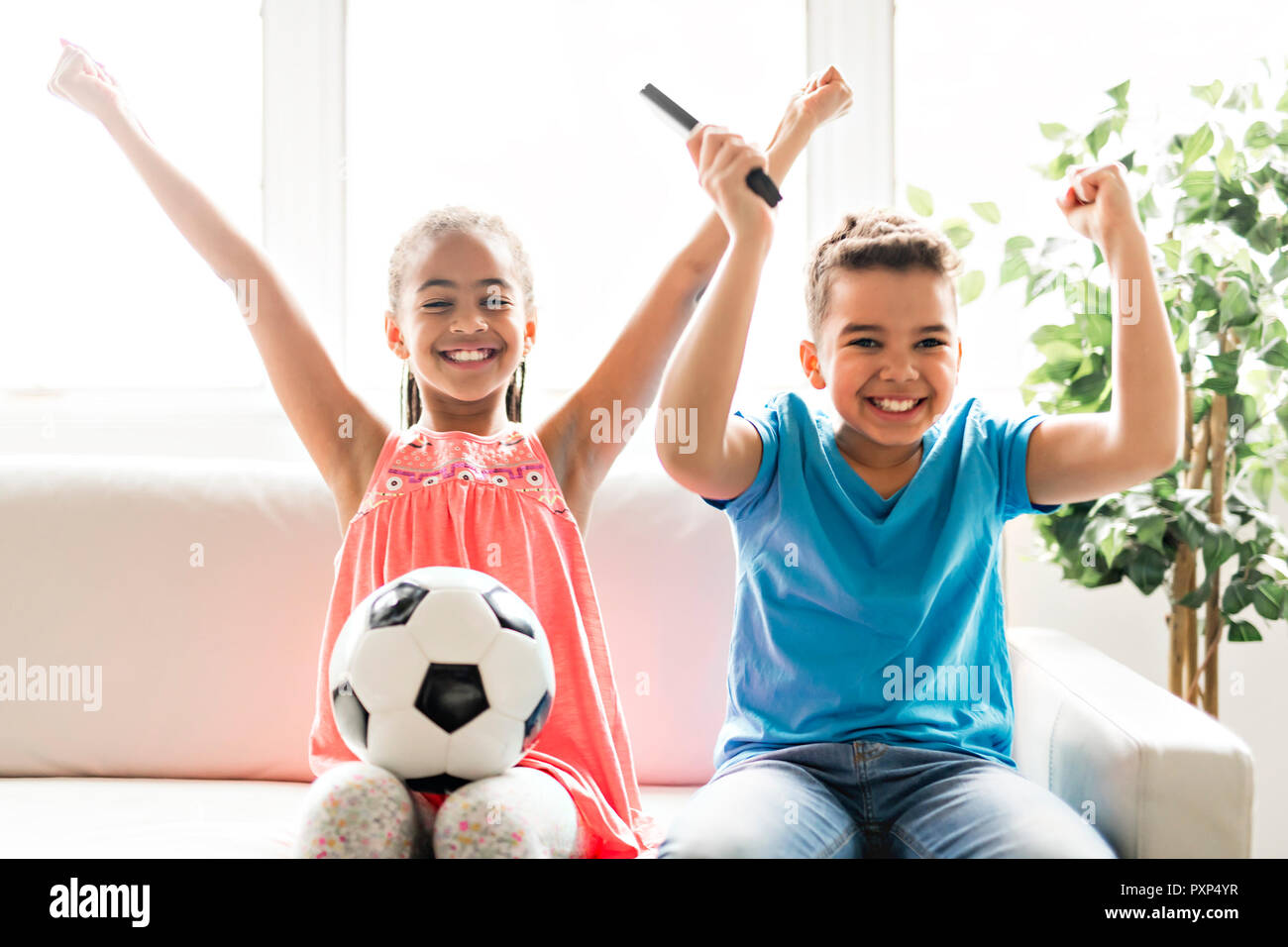 Soccer tv hi-res stock photography and images - Alamy