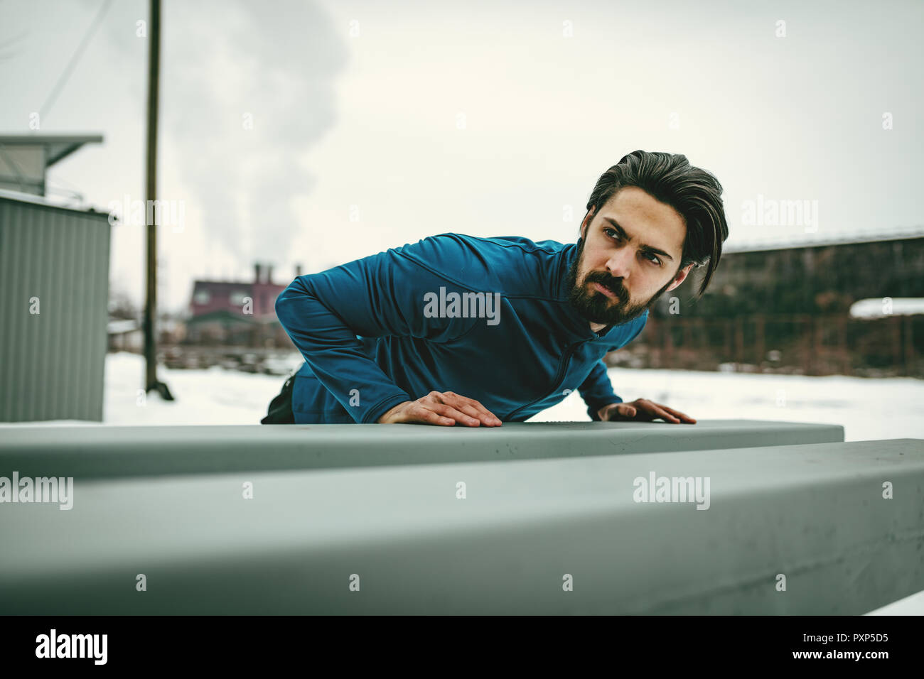 Man running up wall hi-res stock photography and images - Alamy