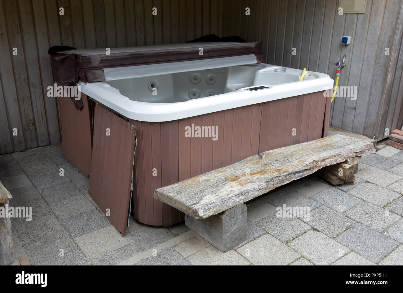 Empty hot tub hi-res stock photography and images - Alamy