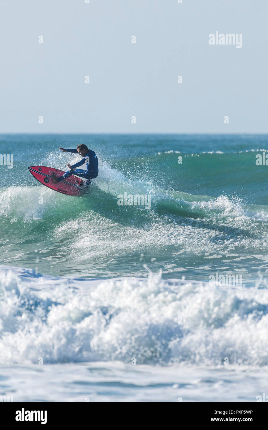 Carving big wave hi-res stock photography and images - Alamy