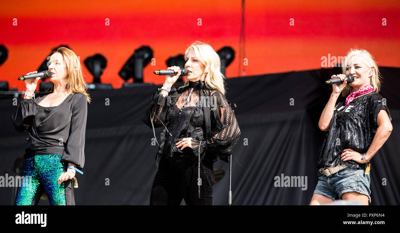 Bananarama - Sara Dallin, Siobhan Fahey and Keren Woodward performing ...