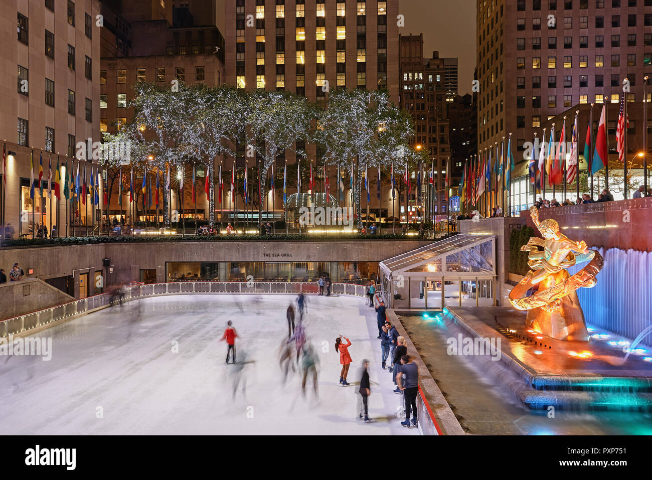 New York City, USA - October 22, 2016: People enjoying Rockefeller ...