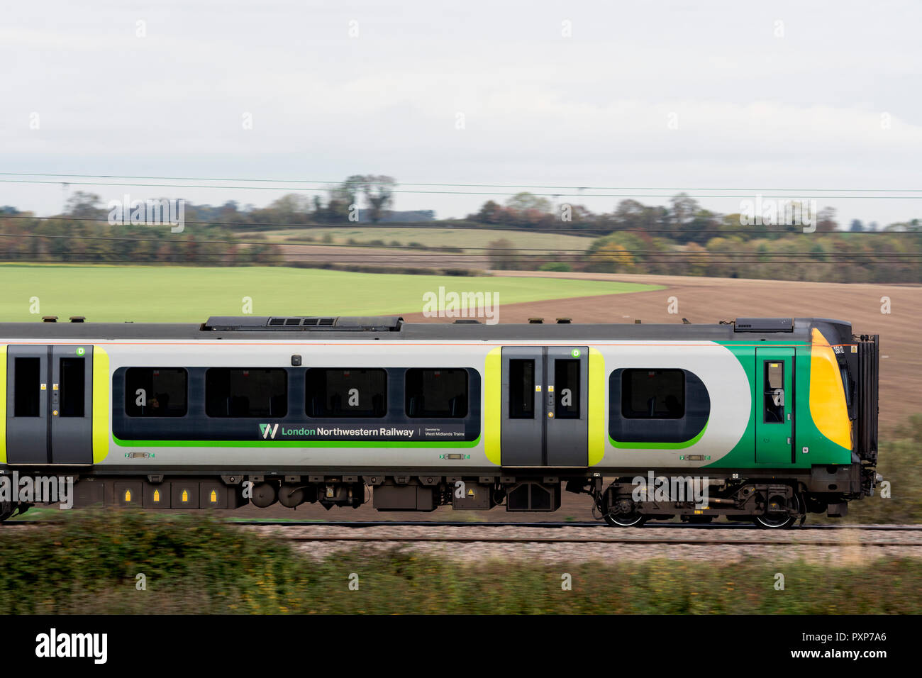 Speeding train uk hi-res stock photography and images - Alamy