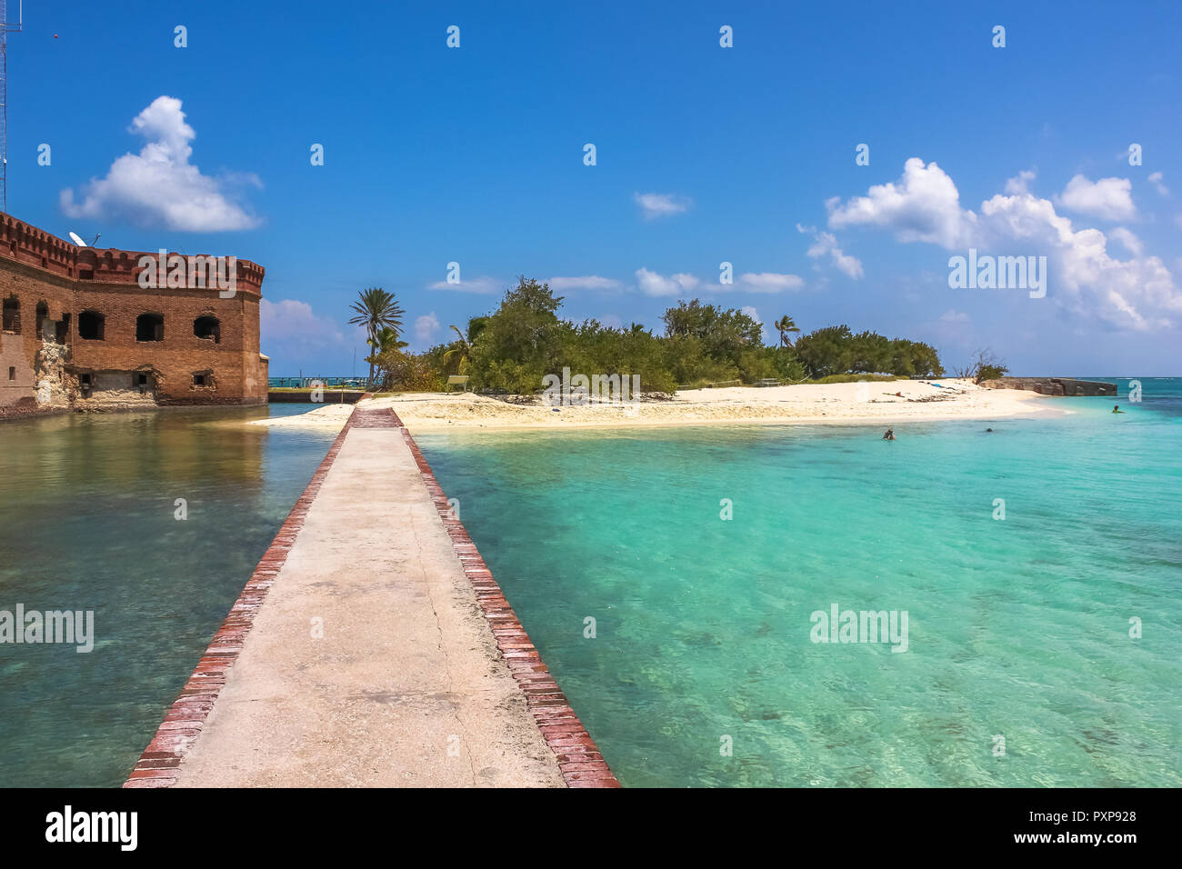 The tropical waters of the Gulf of Mexico surround Historic Fort ...