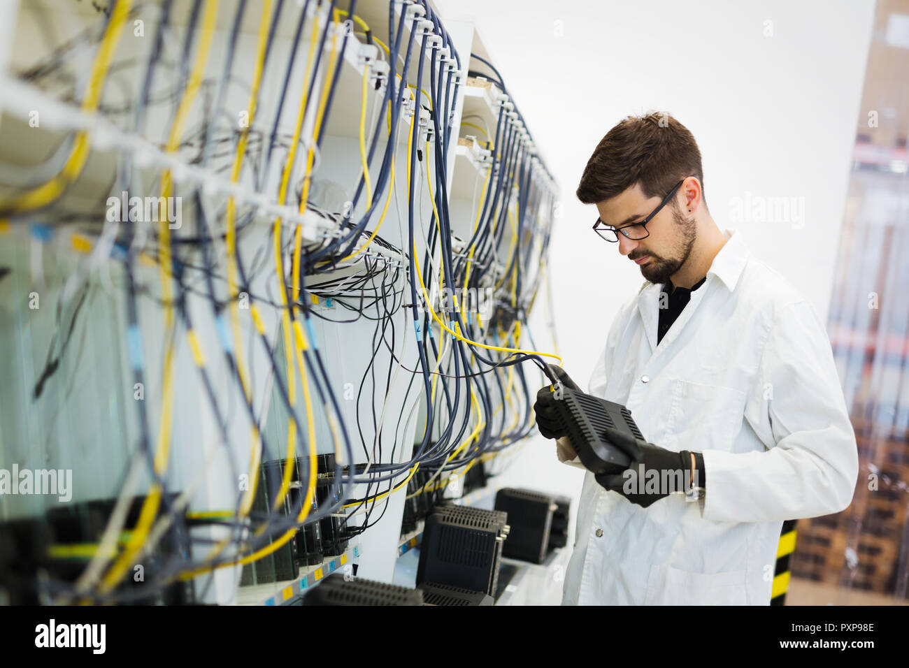 Cable modems hi-res stock photography and images - Alamy