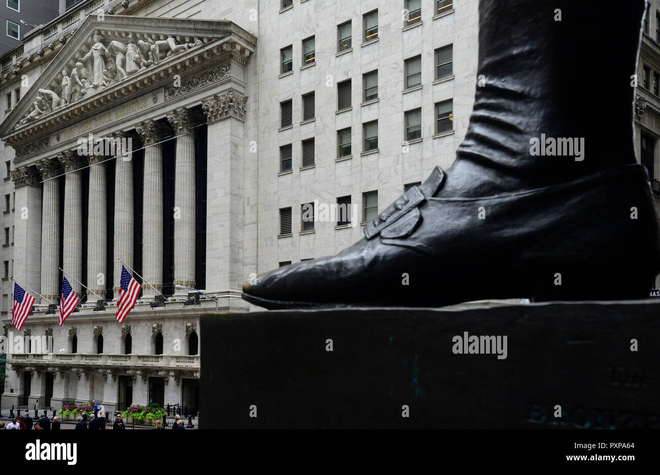 USA, New York City, Manhattan, building of NYSE New York Stock Exchange ...