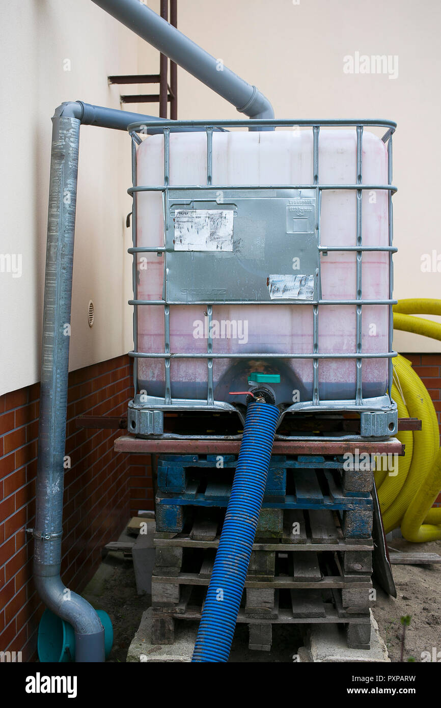 Survival water collection hi-res stock photography and images - Alamy