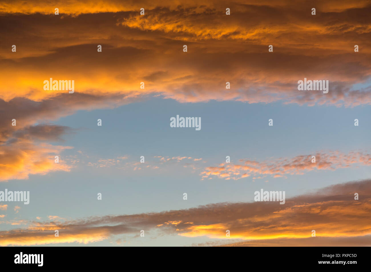 Yellow sunset sky hi-res stock photography and images - Alamy