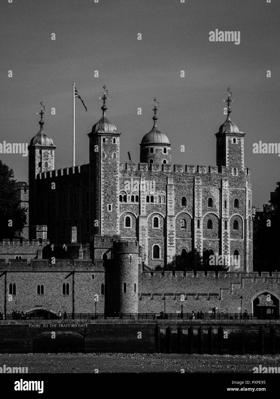 The White Tower, Tower of London Viewed from south Bank across, River ...