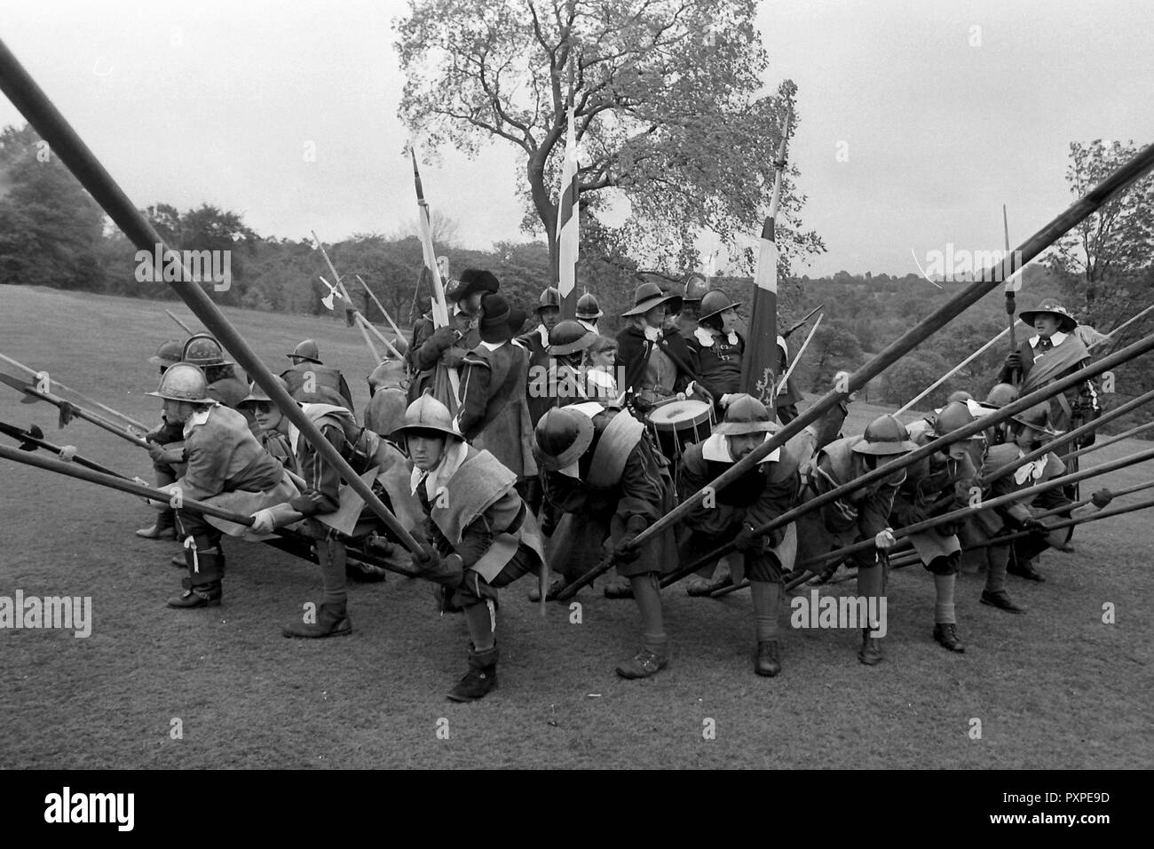 Roundheads hi-res stock photography and images - Alamy