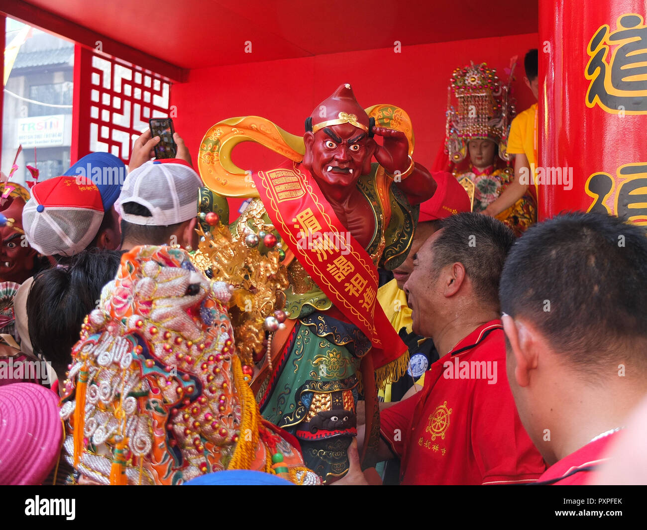 Chinese devil statue hi-res stock photography and images - Alamy